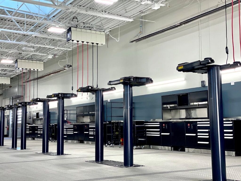 Automotive Lift Services in Texas | Reeder Distributors Inc